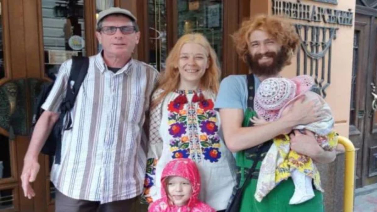 Russian woman nina kutina living in a cave love story | पहले इकरार, फिर ...