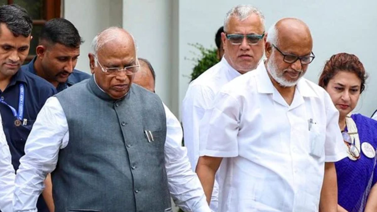 congress alleged b sudarshan reddy manohar parrikar yes man made india alliance oppositon vp ...